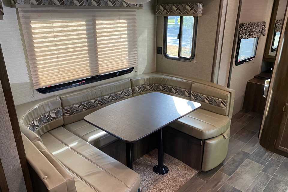 Katinka 's Keystone Bullet Premier 22RBPR Travel Trailer | RVezy