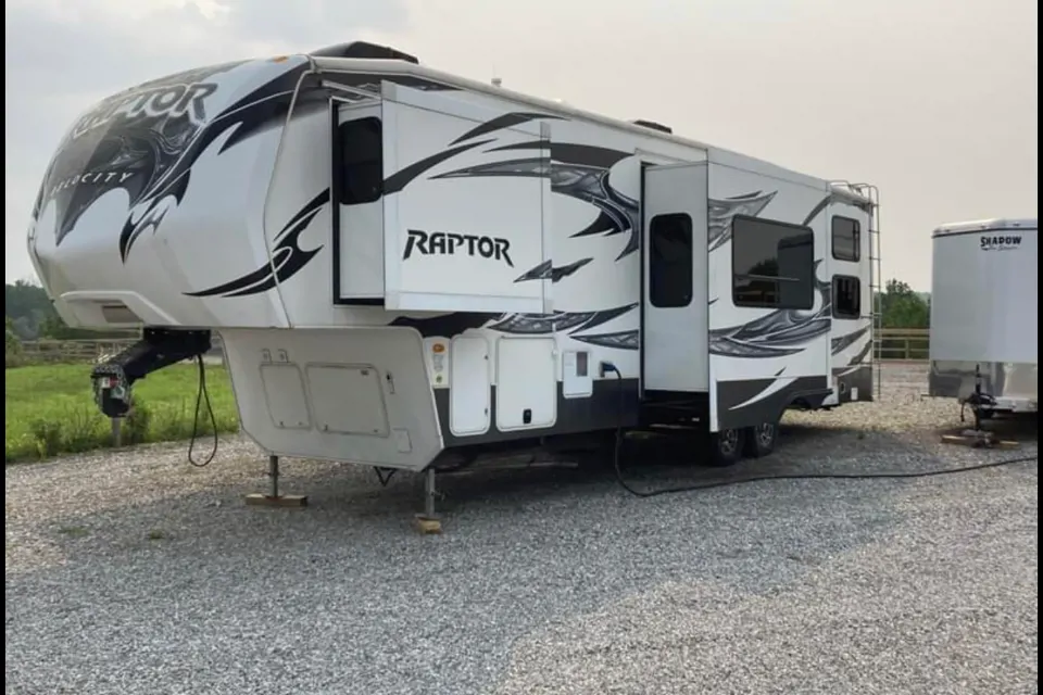 Louez mon 2012 Keystone rapter mp300 pour 150 $/nuit | RVezy