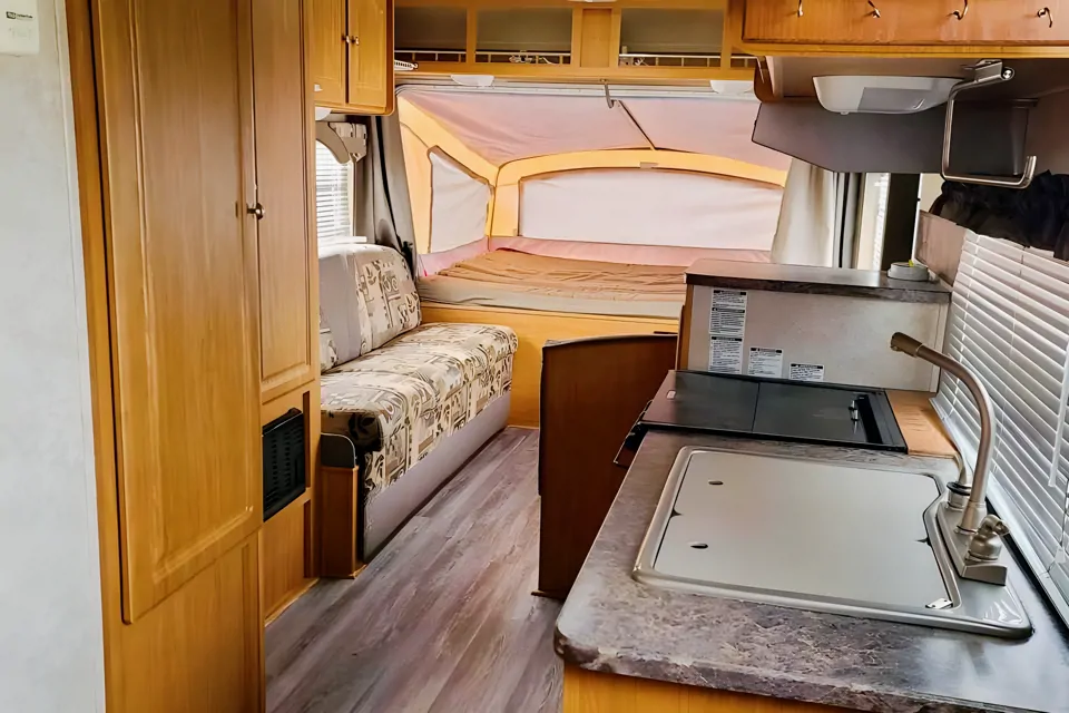 Louez mon 2004 Thor Motor Coach aero cub c230 pour 135 $/nuit | RVezy