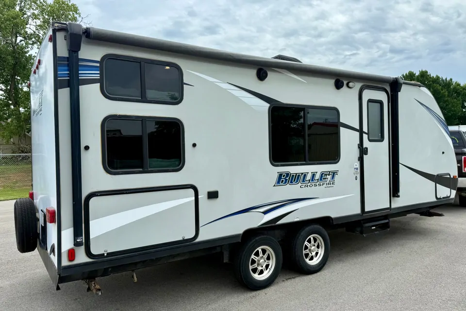Louez mon 2019 Keystone Bullet Crossfire 2200BH pour 100 $/nuit | RVezy